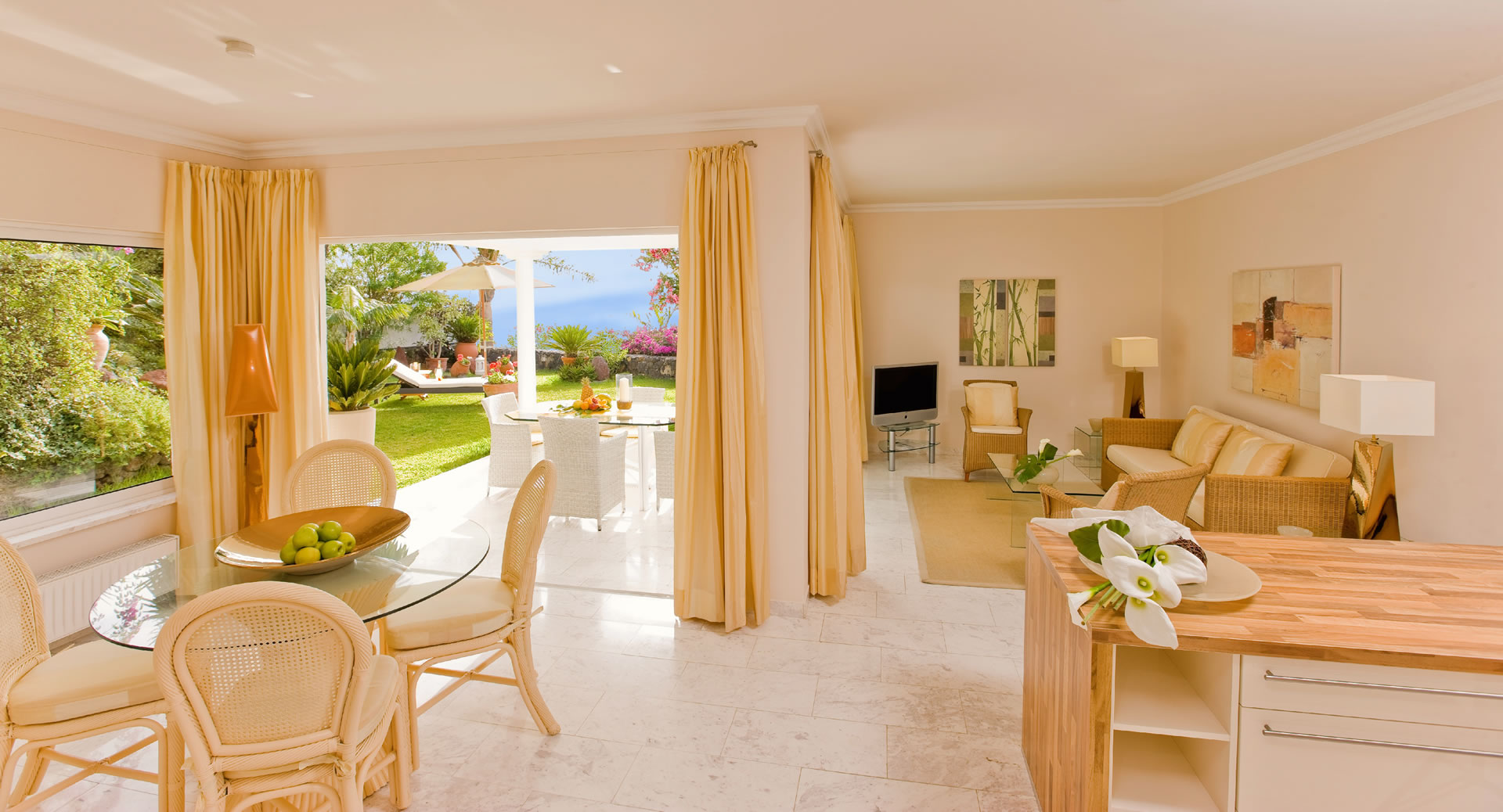 Luxury holiday home Canary Islands: Villa with sea view and garden
